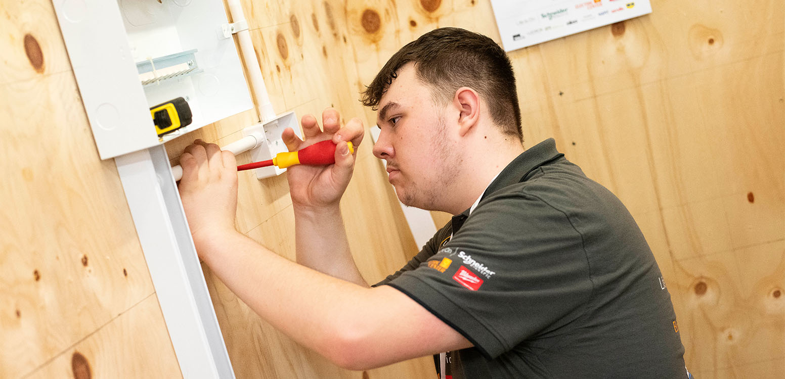 Student wows judges at National Electrical competition - Canterbury College